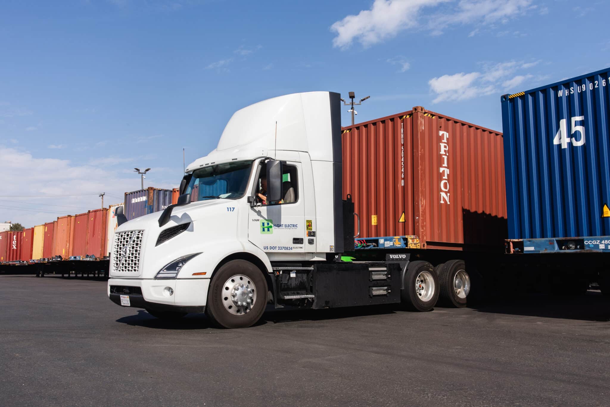 North American Class 8, Class 5-7 truck orders fall over 20% YoY ...